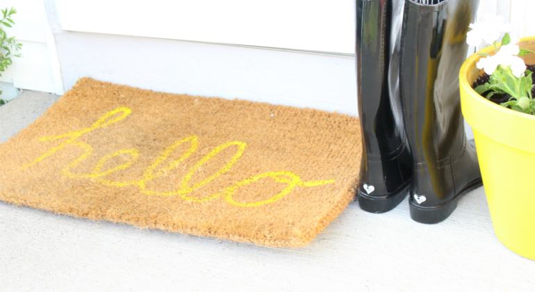 DIY Hello Doormat - Everyday Shortcuts