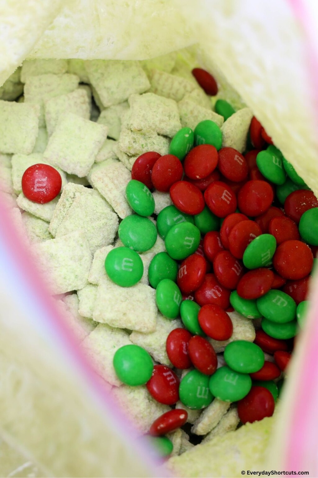 Grinch Puppy Chow - Everyday Shortcuts