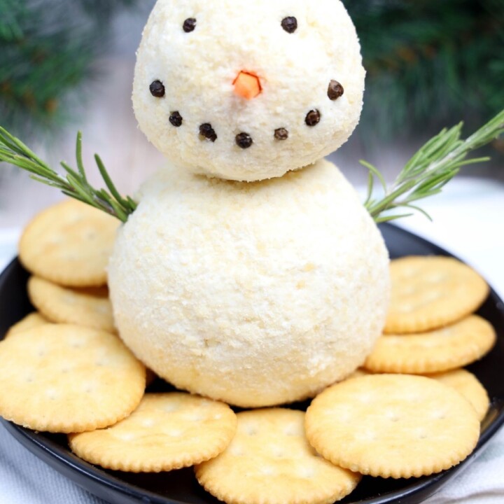 Snowman Cheese Ball - Everyday Shortcuts